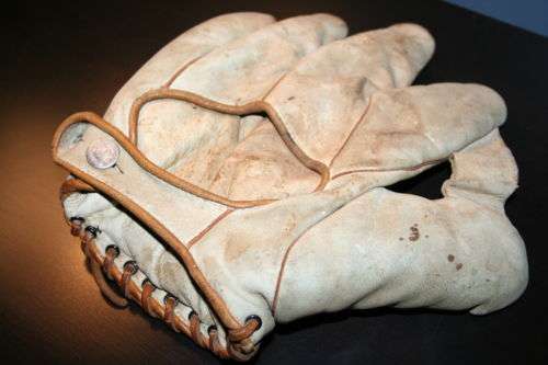Babe Ruth D&M G41 Back | Babe Ruth Gloves | Baseball Glove Collector ...