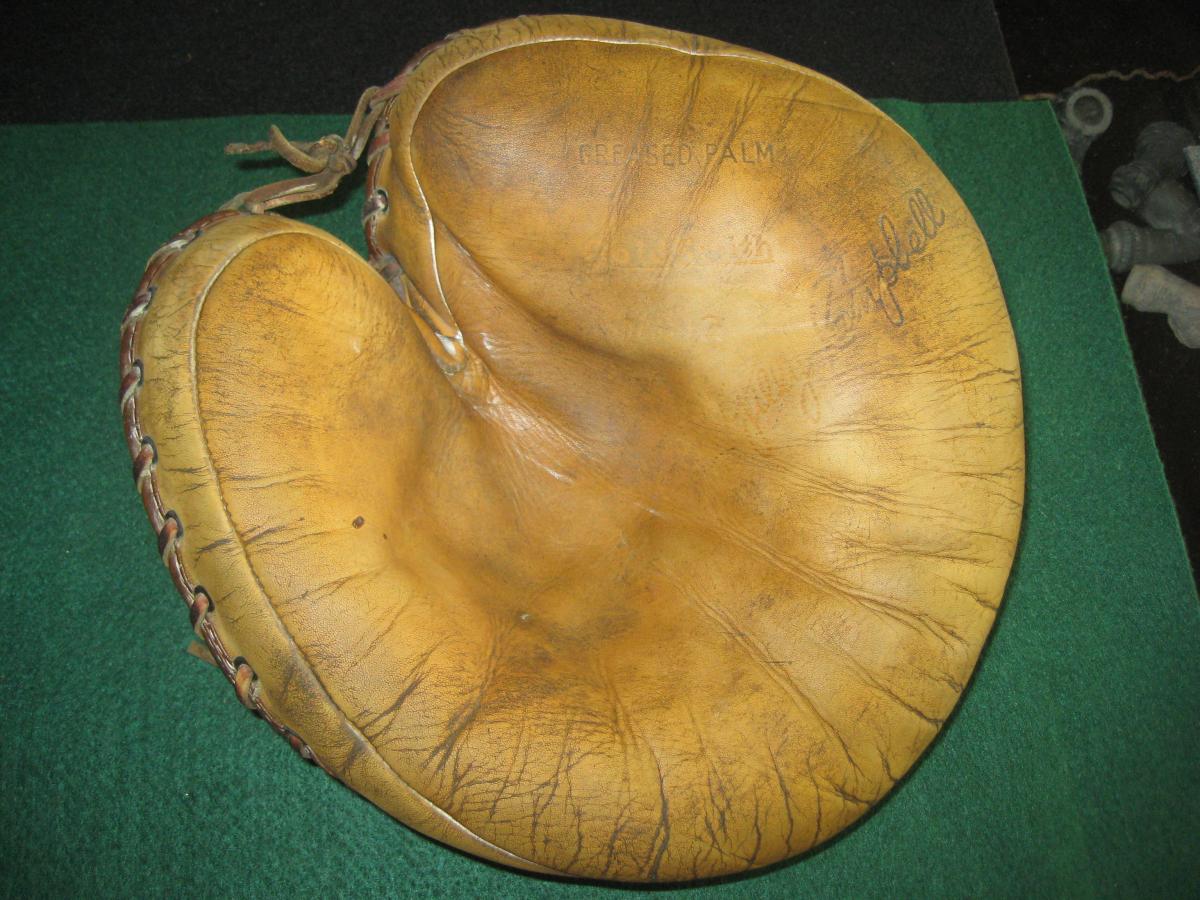 Gilly Campbell Goldsmith AC42 Front | Catchers Mitts | Goldsmith ...