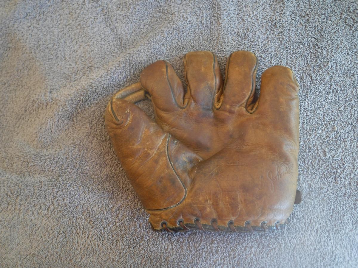 Si Johnson Goldsmith AG10 Front | Goldsmith | Baseball Glove Collector ...