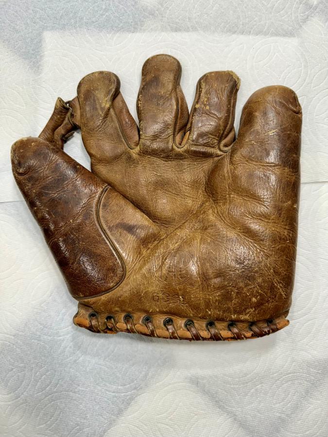 XAC 630L Front | XAC | Baseball Glove Collector Gallery | Baseball Glove Collector